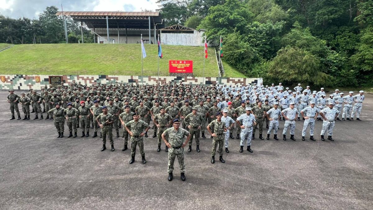 Perbarisan Pembukaan Latihan Pegawai Kadet Pasukan Latihan Pegawai ...